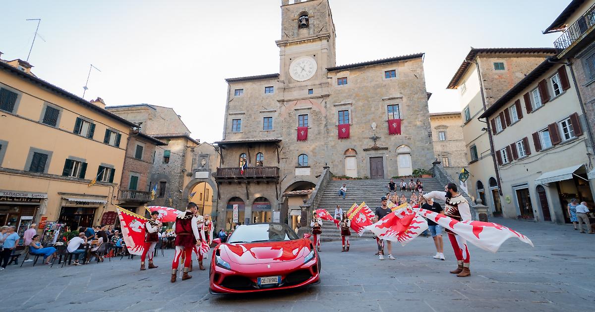 Cortona, una Ferrari F8 e le bellezze della città etrusca protagoniste ...