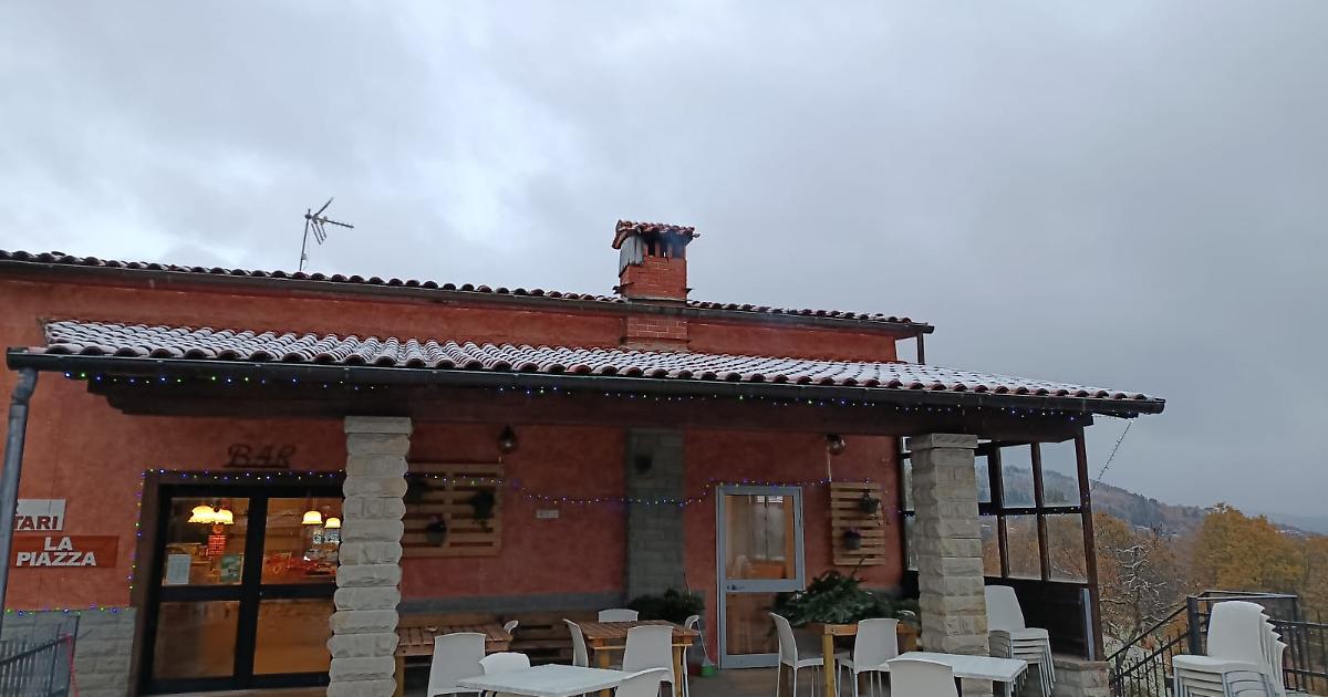 Il bar alimentari La Piazza, a Cetica, 300 anime, ora scommette anche ...